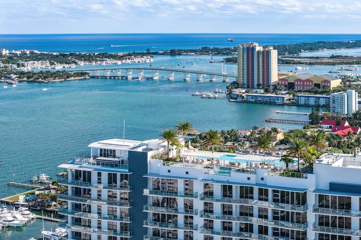 Luxury Waterfront | Marina, Pool, Beach - Riviera Beach, FL