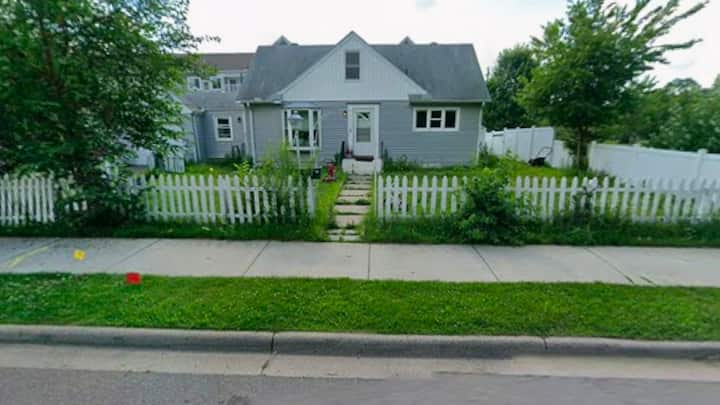 Updated Home W/ 100" Theater & Luxury Kitchen - France