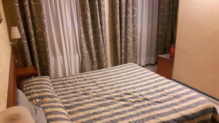 Camera Di Hotel In Centro Al Paese - Maranello