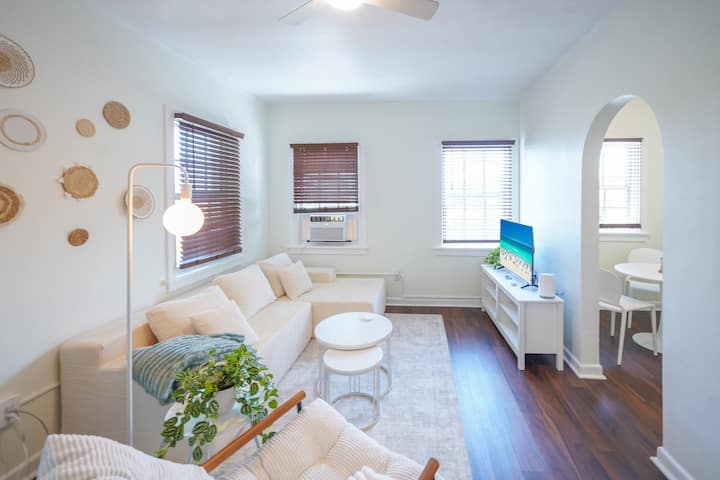 Casa Mar | Cozy 1b/1b+ Free Parking - West Palm Beach, FL