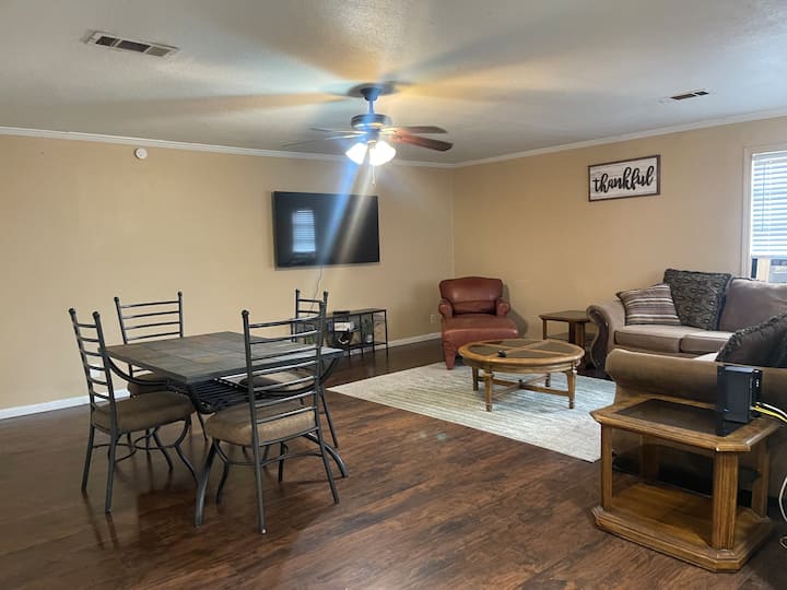 Spacious 4 Bedroom  Home - Garland, TX