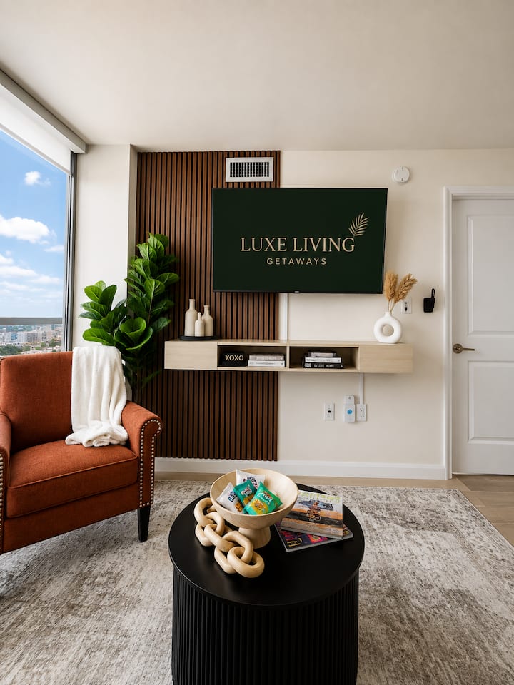 Luxe King Suite City Views | Downtown Ft Myers - Fort Myers, FL