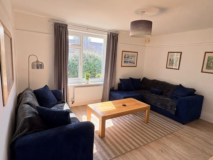 Bright & Spacious Home Short Walk From Beach - Dorset