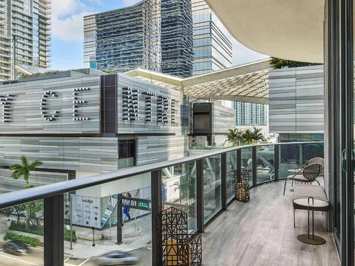 4 Units | Experience Brickell W/ Balcony & Pool - Miami, FL