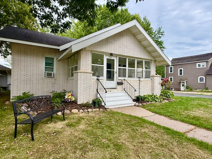 Charming Historic Remodeled House Near Hospital - Marshfield, WI