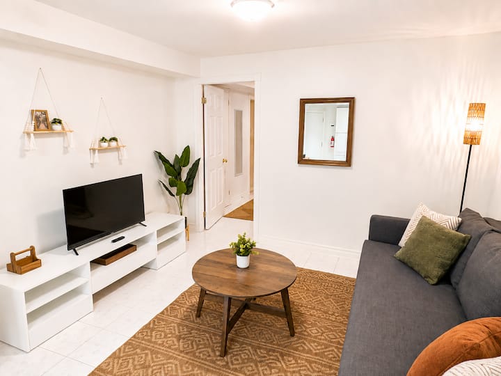 Furnished 1br Suite, Private Entrance & Laundry - Vaughan