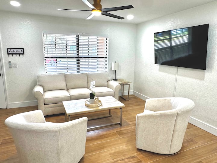 Flame Tree Retreat - Apollo Beach, FL