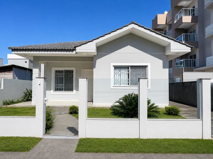 Casa 3 Quartos Com Piscina - Governador Celso Ramos