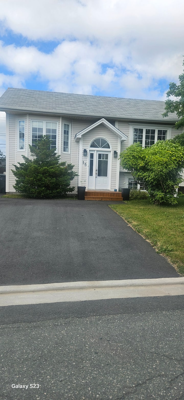 Bungalow With Outdoor Living - Saint John's