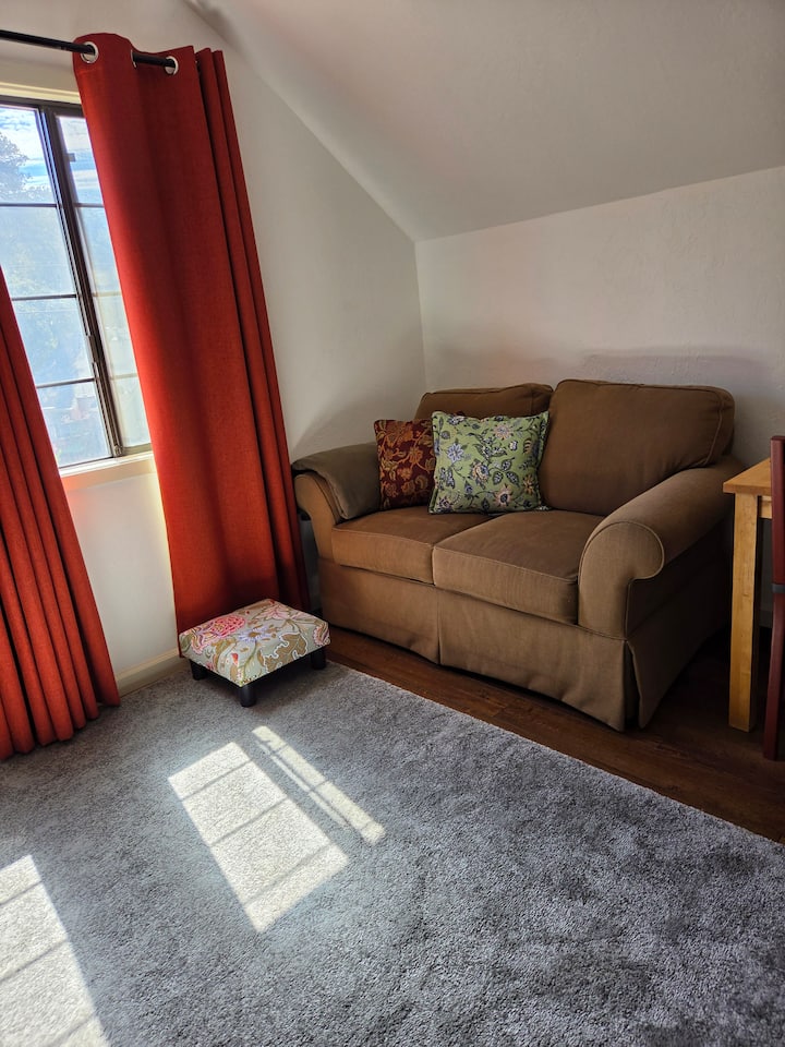 Private Apartment In Desirable Sherwood Forest Es - El Cerrito, CA