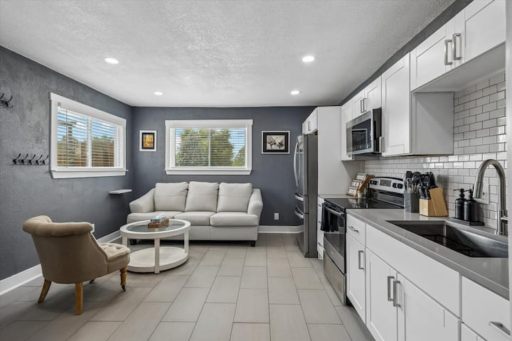 Stylish & Modern Getaway Near Downtown Denver - Westminster, CO