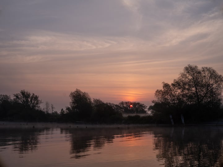 River Glow Cottage, Couples Getaway With Hot Tub - Mullett Lake, MI