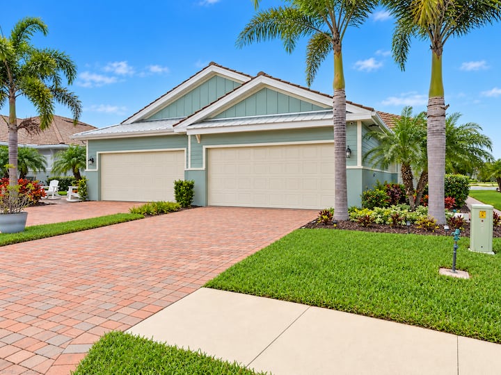 Lakeview Villa 2 Bed 2 Bath +Den - Heated Pool! - Caribe