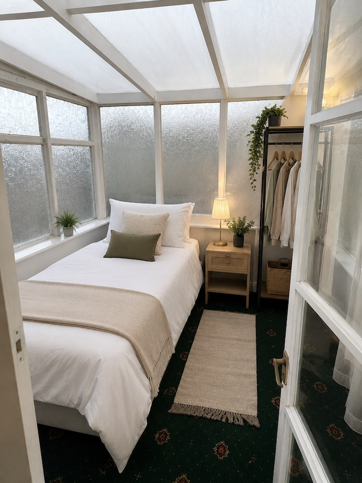 6 Bedroom House, 2.5 Bathrooms Free Parking! - Manchester