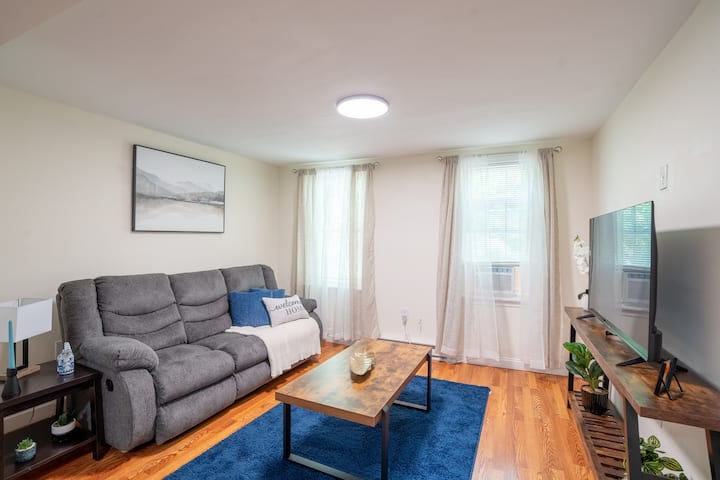 Charming Two Bedroom Apartment On A Quiet Street! - Rhode Island