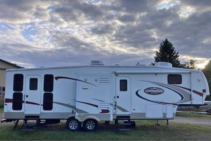 Cozy Maple Drive Getaway - Kalispell, MT