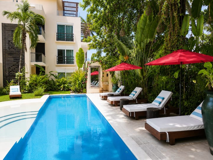 Caribbean 2br | Pool | Downtown | Sleeps 8 - Playa del Carmen