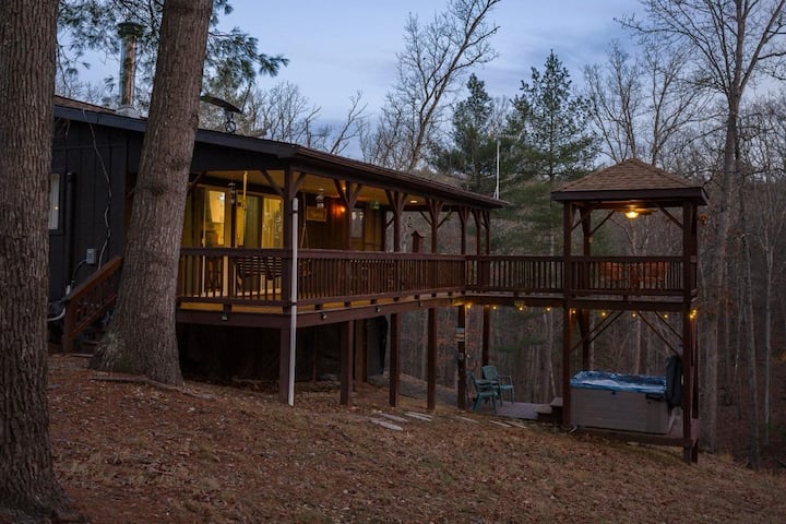 Deer Run Cabin, Hot Tub, Fire Pit & Starry Nights - 百老匯