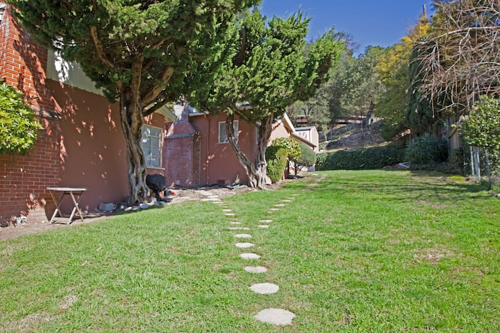 2bed 1ba Cottage In Heart Of Montclair Village - Oakland, CA
