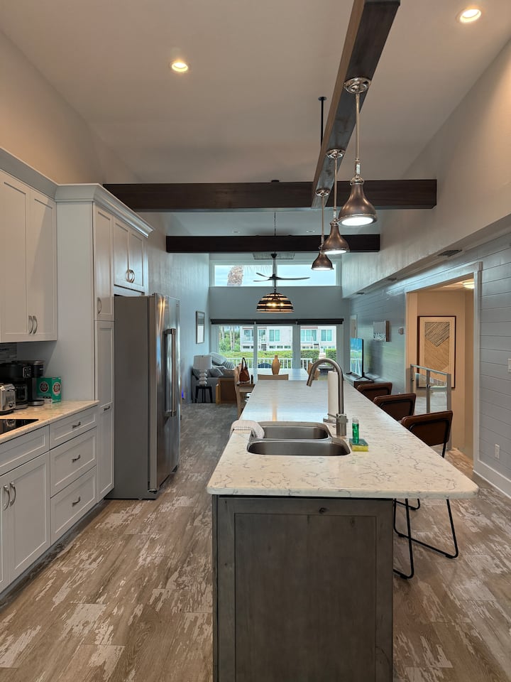 The Palm Bay Retreat - Bradenton Beach, FL