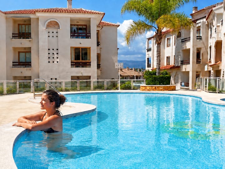 Slow Mornings & Pool Days In El Albir - L'Albir