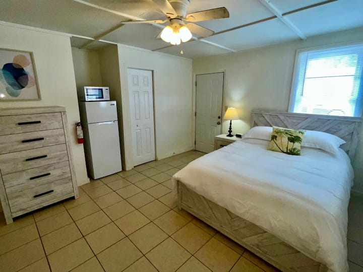 Efficiency Near Daytona & Beaches, Bikers Welcome - Ormond Beach, FL