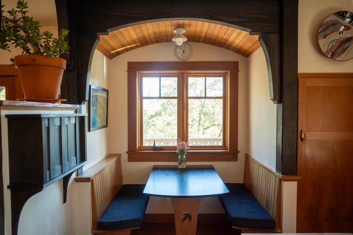 Walkable White Salmon Home With Mountain Views - White Salmon, WA