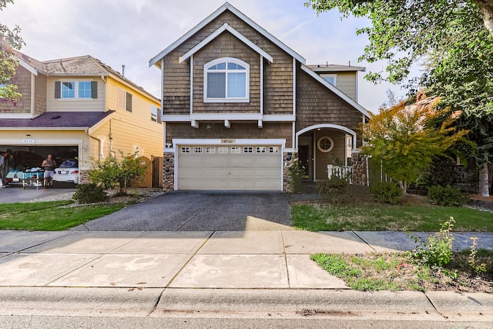 New! Tacoma Getaway | Spacious Home | King Beds - Puyallup, WA