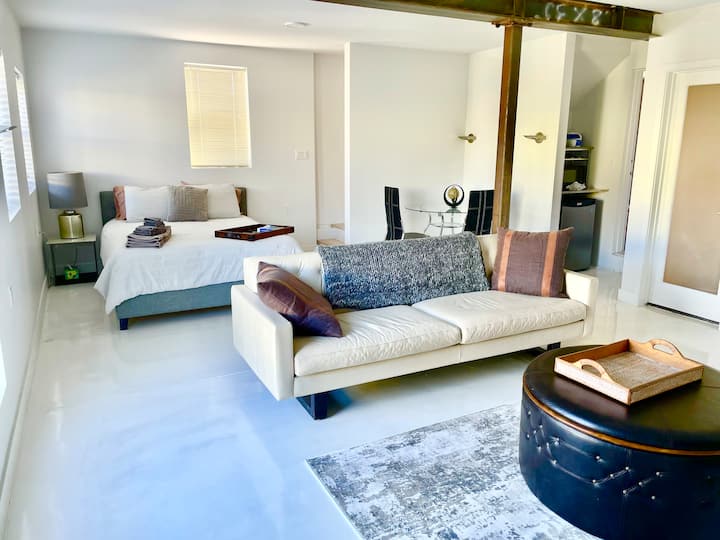 Modern Suite With Private Entrance - San Francisco, CA