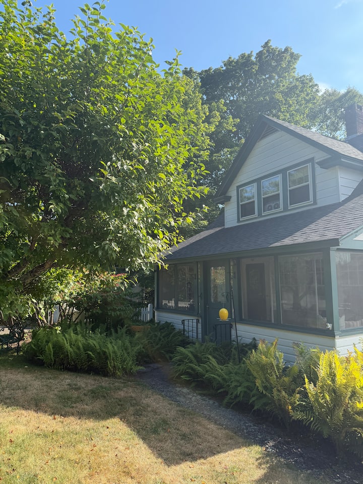 Cute Bungalow In The Heart Of Northeast Harbor! - Bar Harbor, ME
