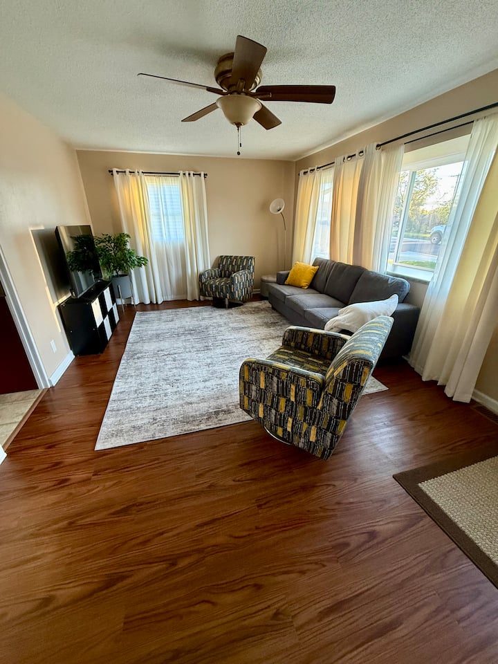 Benton Street Bungalow - Cedar Rapids, IA