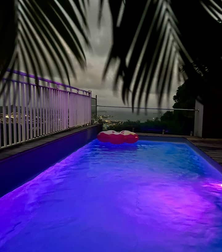 Bungalow Vue Mer Et Piscine - Martinique
