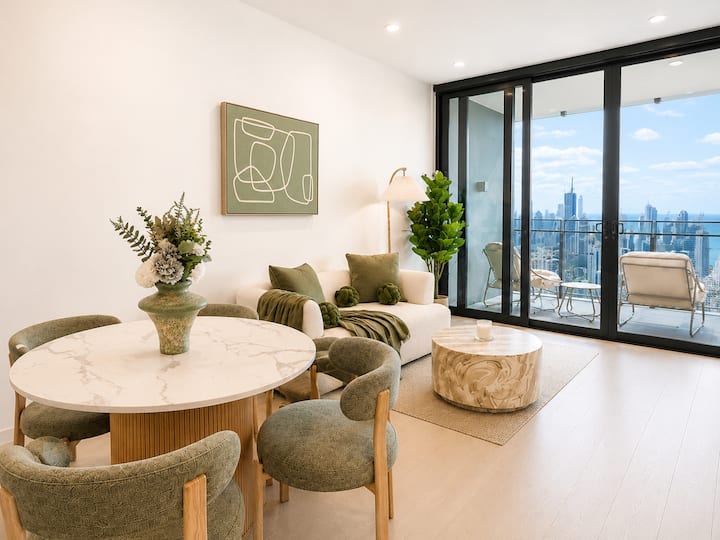 Sage Above The Sea | Ocean Views - Broadbeach