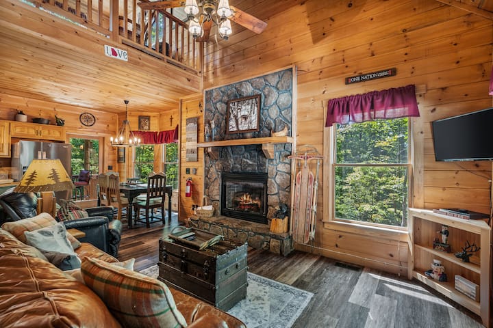 Coosawattee Resort -Hot Tub  Games  Dog Friendly - Ellijay, GA