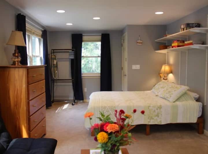 Peaceful Private Studio | Near Unh & Portsmouth - Dover, NH