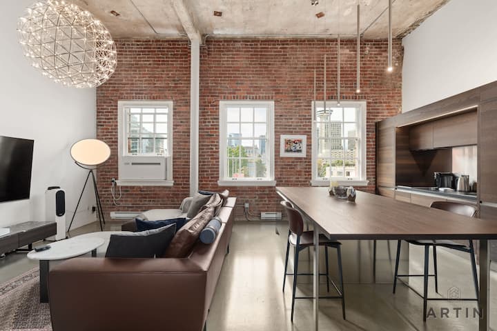 Industrial 2br Suite In The Heart Of Downtown Van - Vancouver