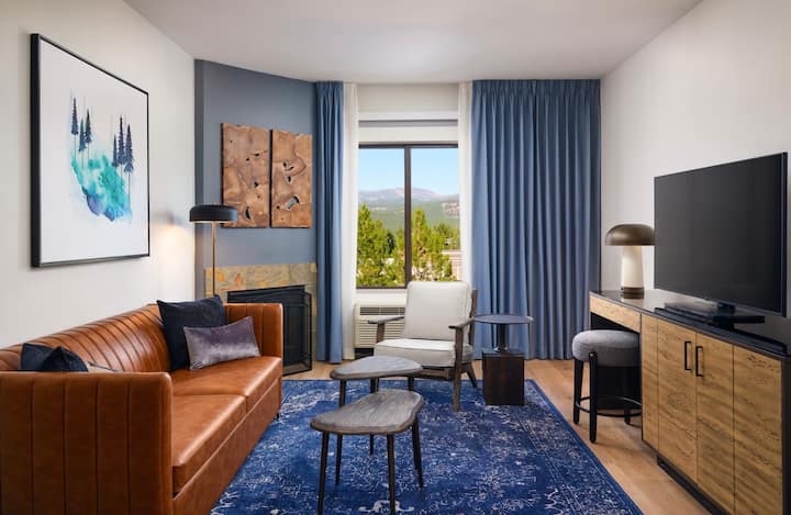 Luxurious 2 Queen 1 Bedroom Sofa Bed Hotel Suite - Truckee, CA