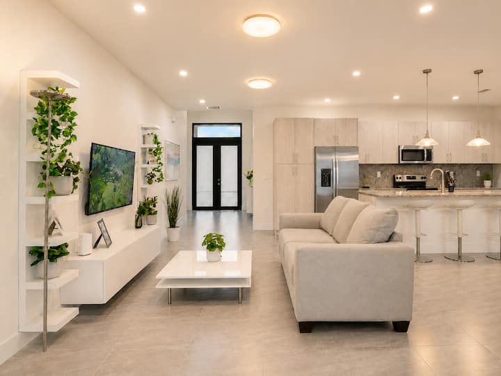 Stylish 2br  | Parking + Self Check-in - Fun Games, Princeton