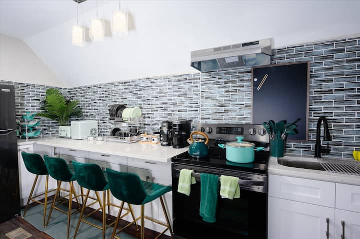 Fun Gaming Apartment W/free Parking - Chicago