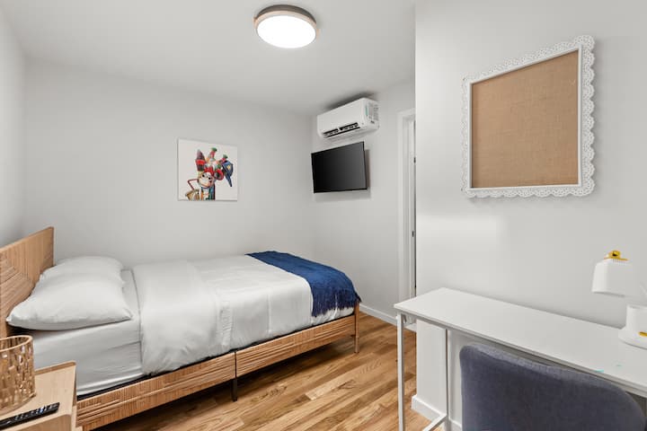 Bushwick Blue Rm, Ensuite, Lg Closet, Wi-fi, W&d - Brooklyn, NY