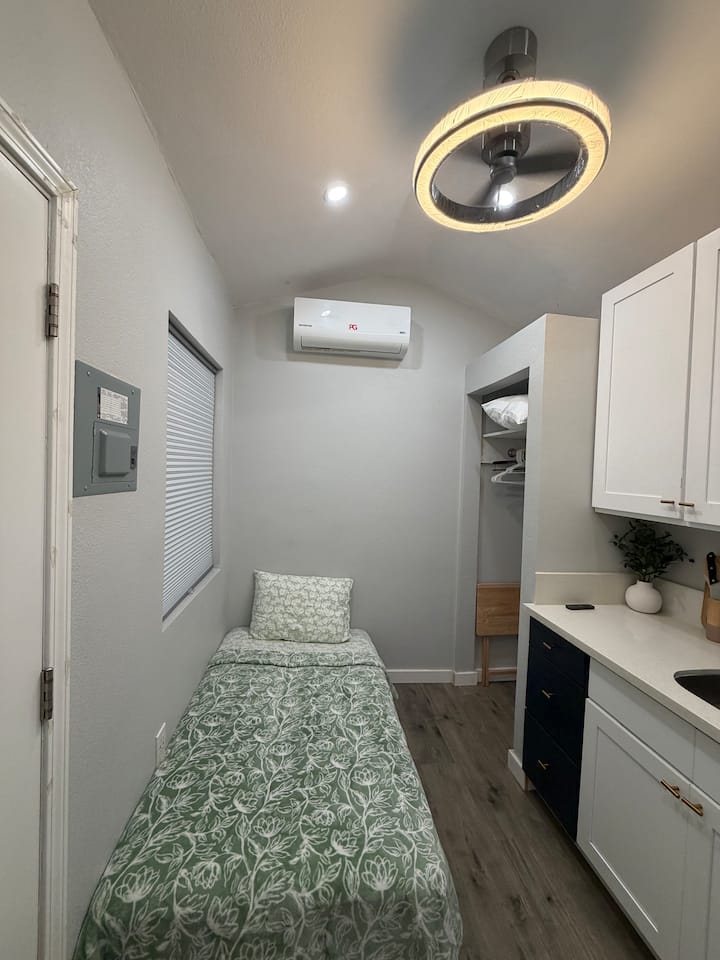 Private Room - Futon And Bathroom - Fontana, CA