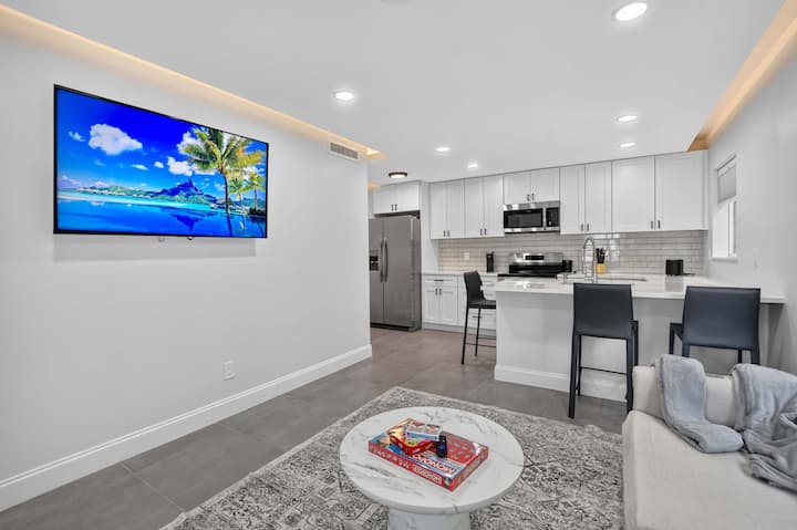 Coveside Hideaway 2 & Coastal Getaway - Deerfield Beach, FL