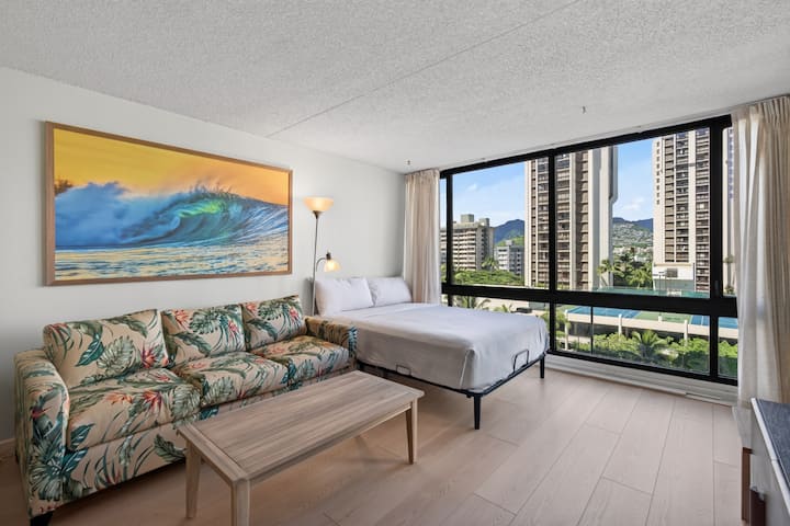 Newly Renovated Waikiki Condo W/parking Near Beach - Honolulu
