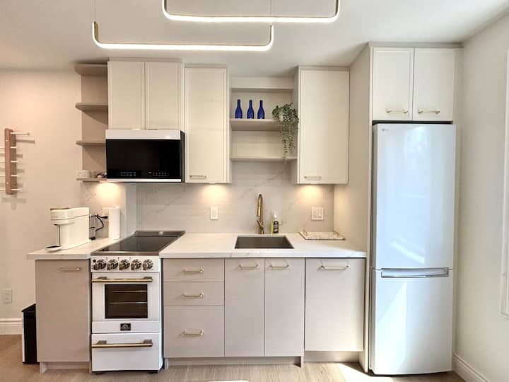 201 Private Suite|kitchen | Cn Tower | 9sq Queen W - Toronto
