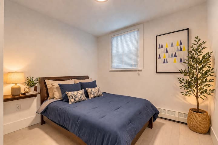 West End Suite Near Beach & Dining - Vancouver