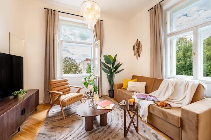 2bdr Apt. W/ King Beds & 65" Tv  Lesser Town - Prague