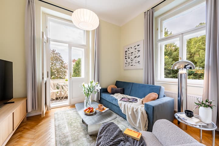 Bright 2bdr Apt. W/ Balcony Lesser Town - Prague