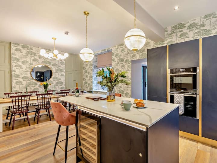8 Bed In Settle (Oc-94323) - Settle
