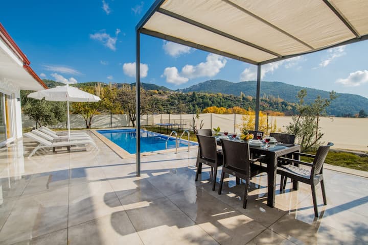 Medis 2+1 Korunaklı ÖZel Havuzlu & Jakuzili Villa - 土耳其