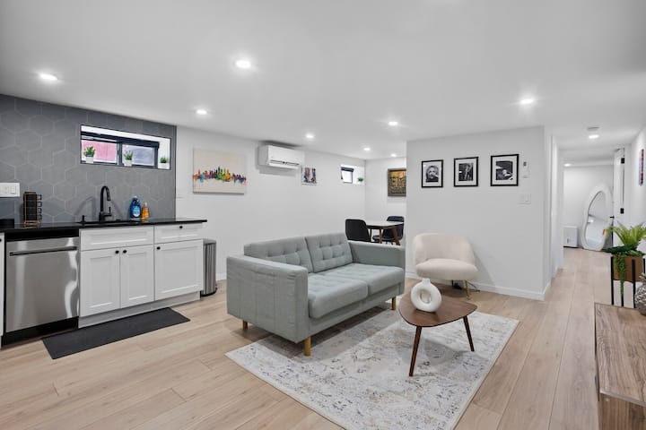 Chic & Modern-boho Style Downtown Apartment - Bala Cynwyd, PA